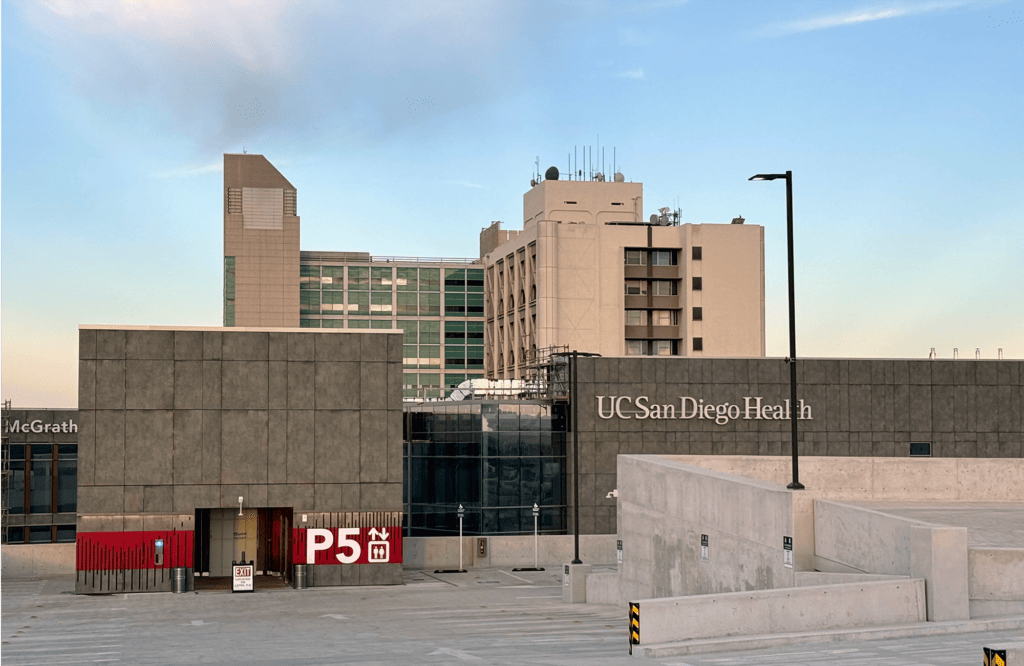 Ascensores del aparcamiento del campus Hillcrest de la UCSD