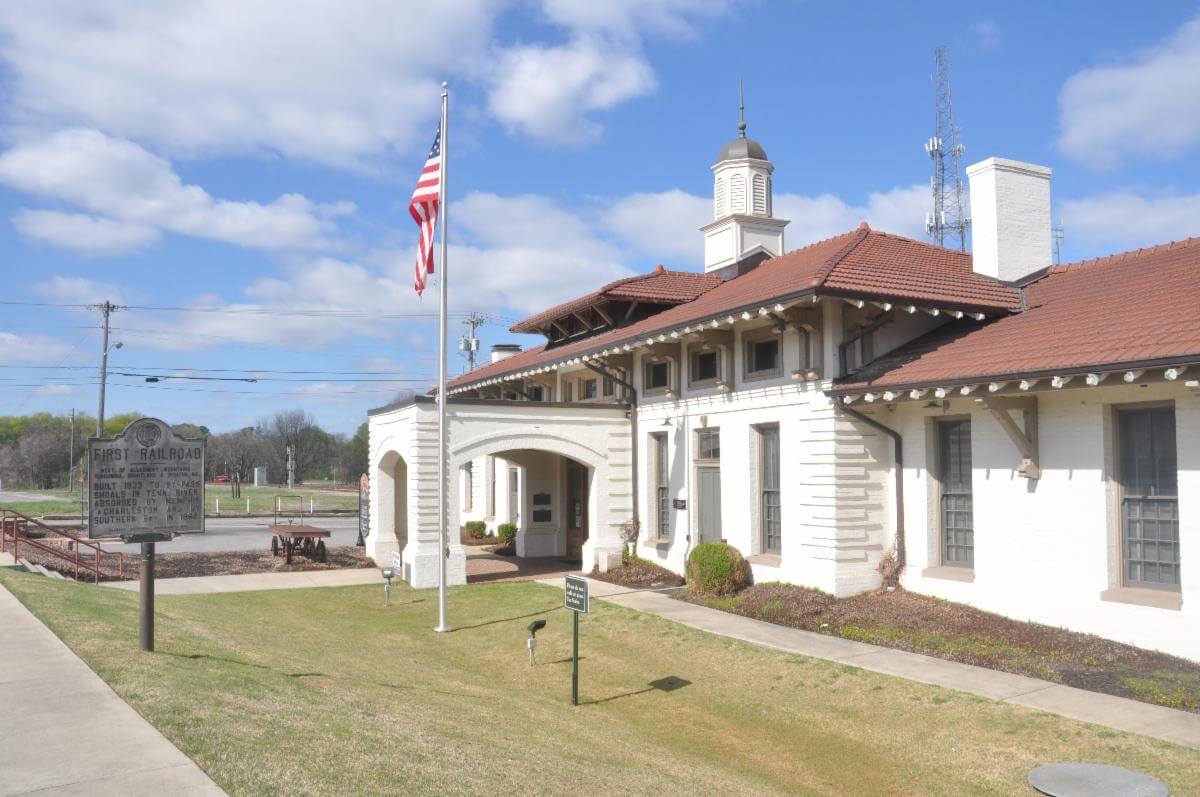 High-definition Cameras Installed in Decatur, Offering Railfans 24/7 ...